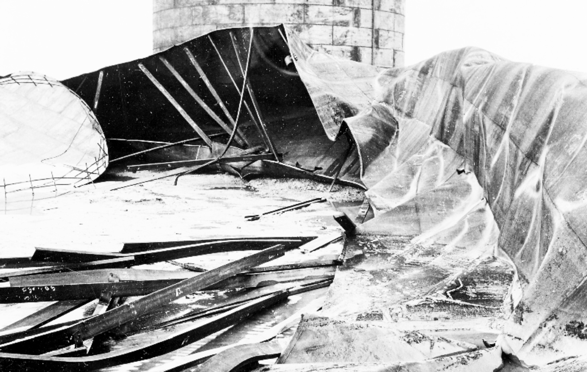 Fawley crude oil storage tank - TWI