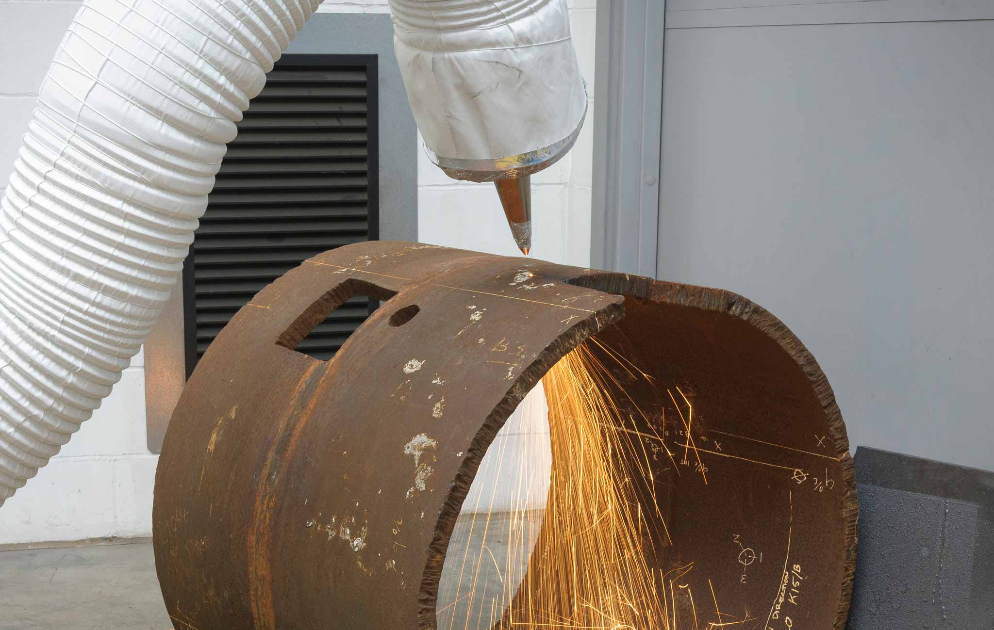 Flying optic vs fixed optic machines for CO2 laser cutting - TWI